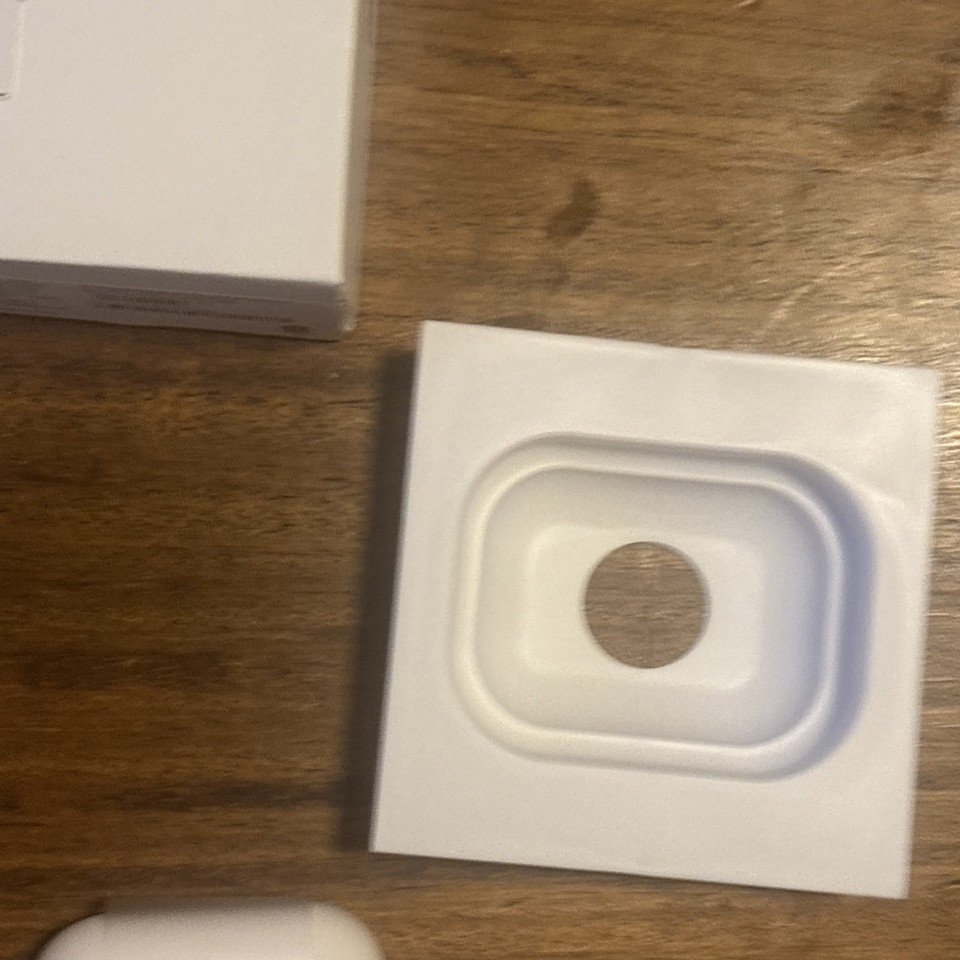 Apple AirPods Pro 2nd Generation with MagSafe Wireless Charging Case ...