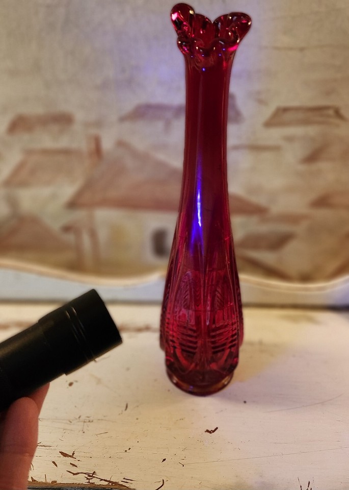 Beautiful Red Amberina Ruffle Glass 9 Inch Fenton Vase Glows Stunning ...