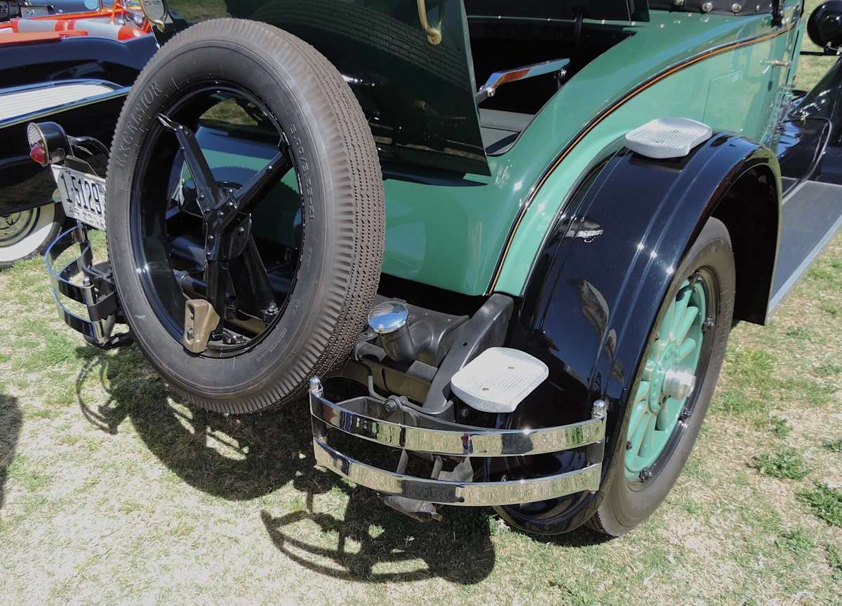 Emergency Spare Tires vs. Run-Flats