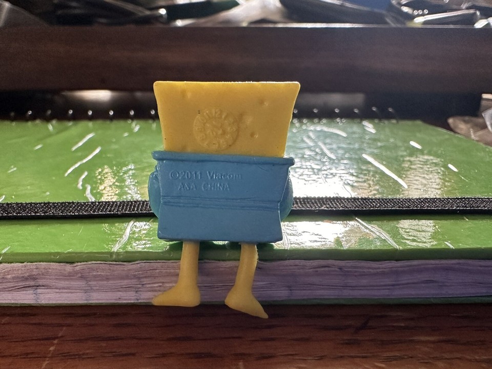 2011 SpongeBob in a Blue Bathrobe Vending Machine Figurine 1.5" Plastic ...