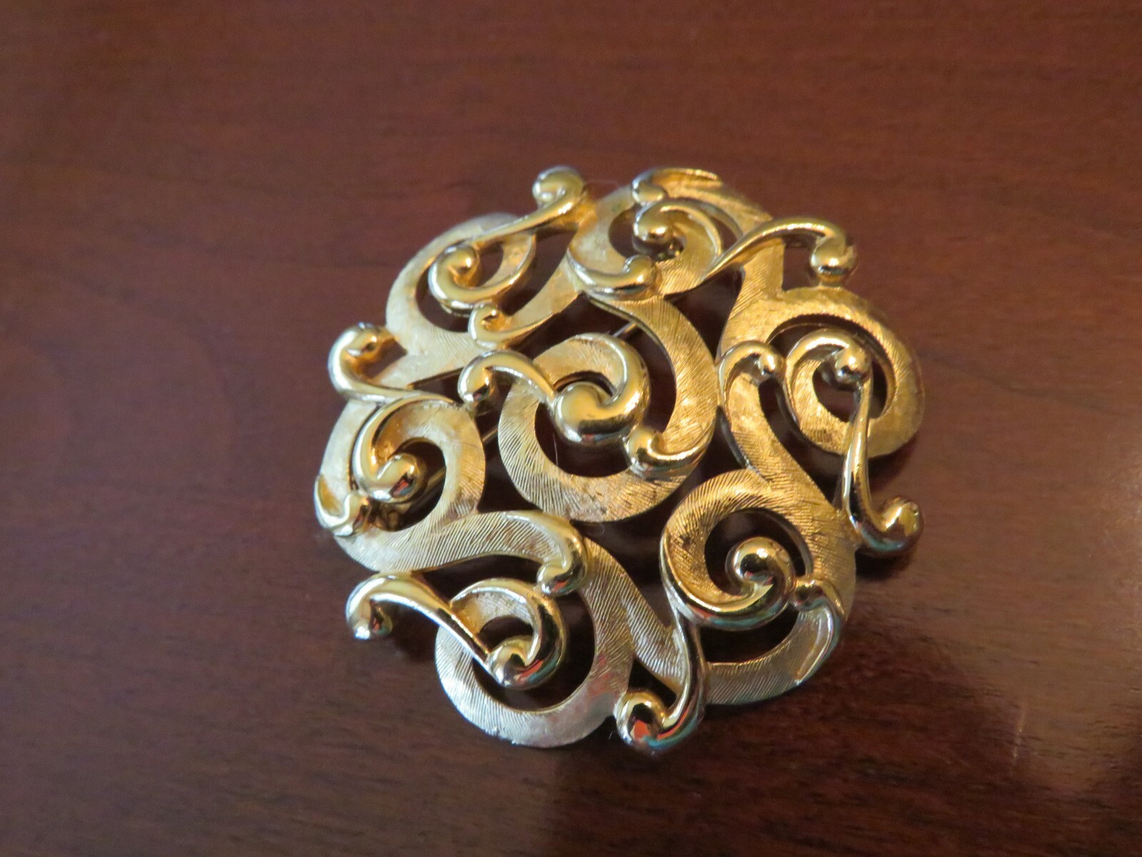 Trifari gold two toned scroll pin brooch 1 3/4" round… - Gem