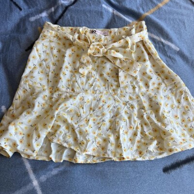 SO Goods For Life White And Yellow Floral Short Rayon Mini Skirt Size ...