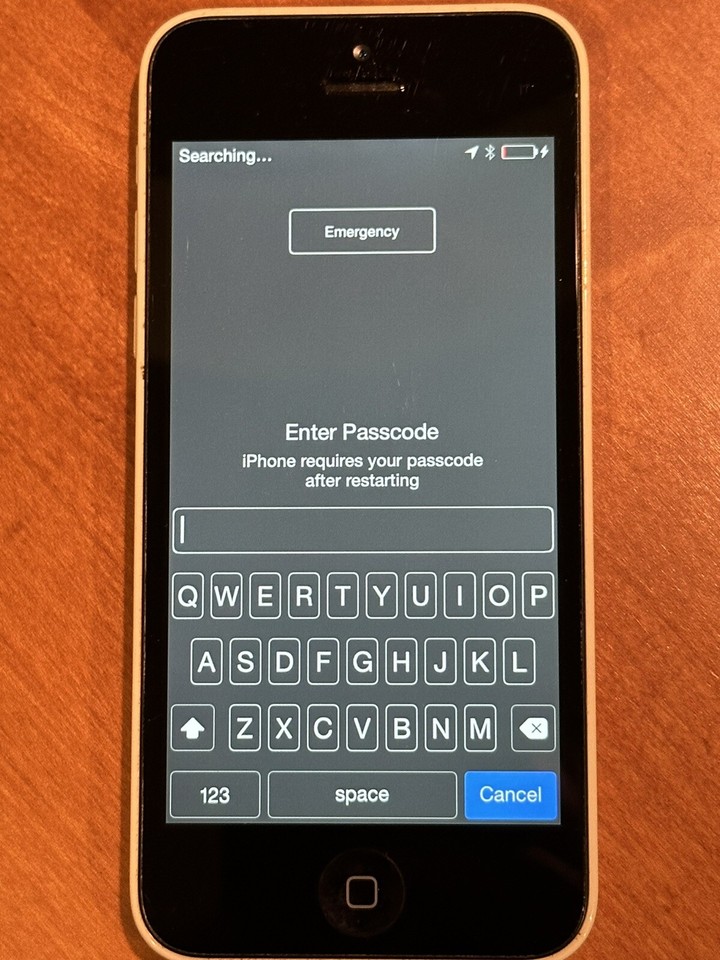 Apple iPhone First Generation SE 16GB model A1532 White | eBay