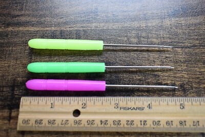 1 Random Colored Plastic Handle Bodkin Needle for Fly Tying or Crafts ...