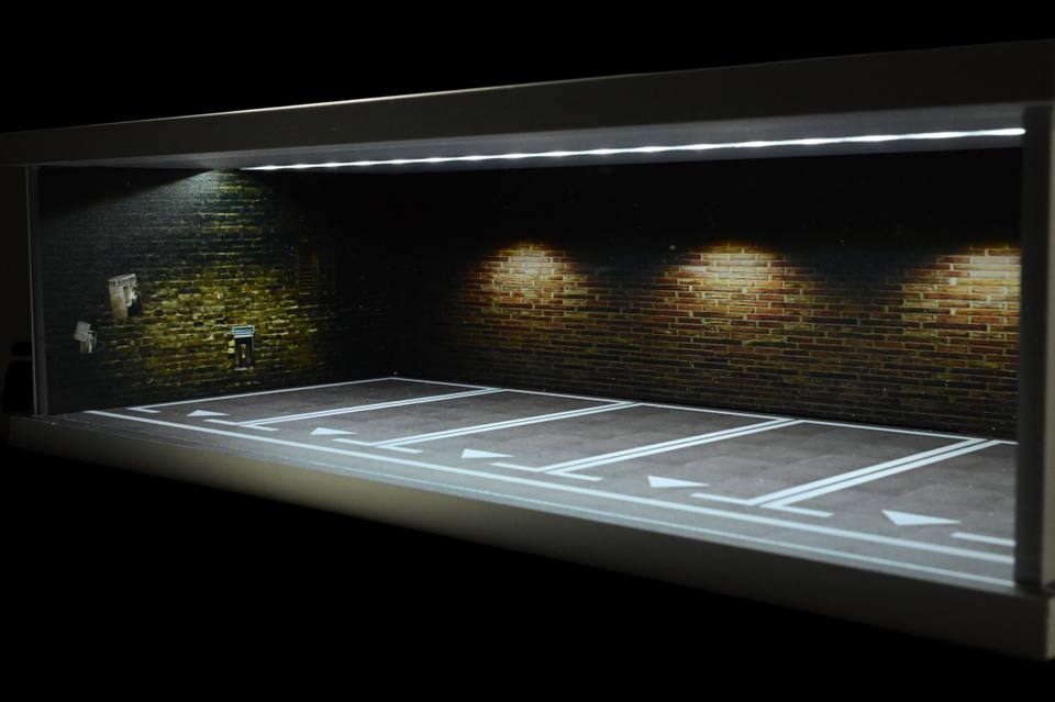 UK 1/43 Scale Diorama Car Showroom Model LED Lighting Garage Scene ...