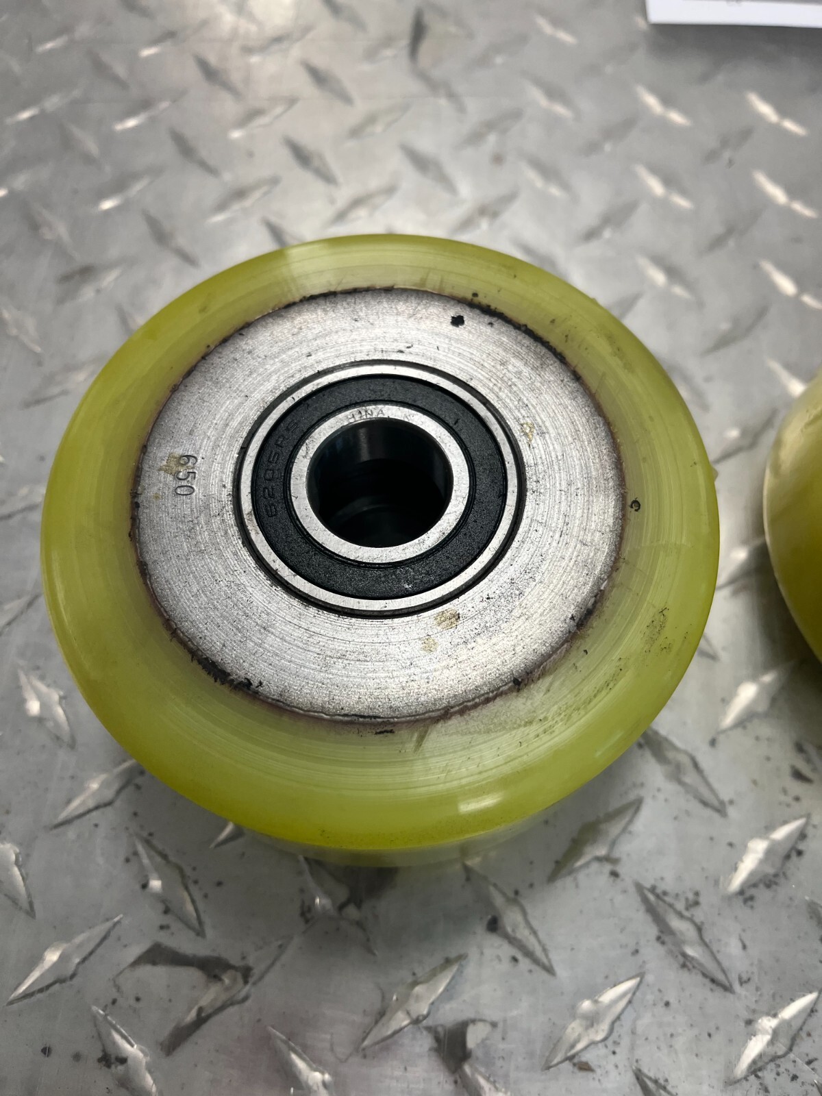 CROWN FORKLIFT - M4010TL - FRONT LOAD WHEELS - HYLOAD SERIES WITH ...