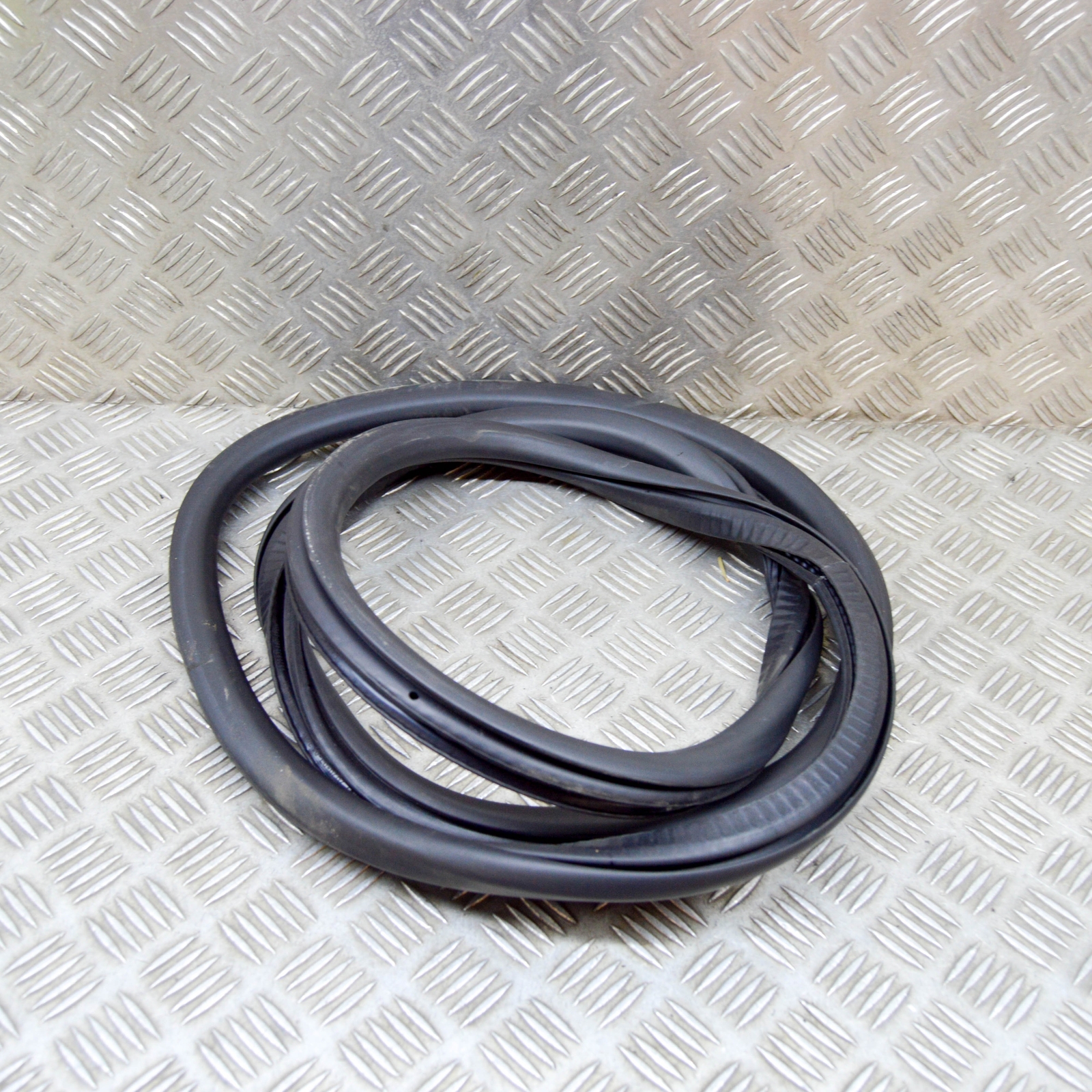 PEUGEOT 2008 P24 Rear Left Door Seal Rubber 9825831480 1.2 Petrol 81kw ...