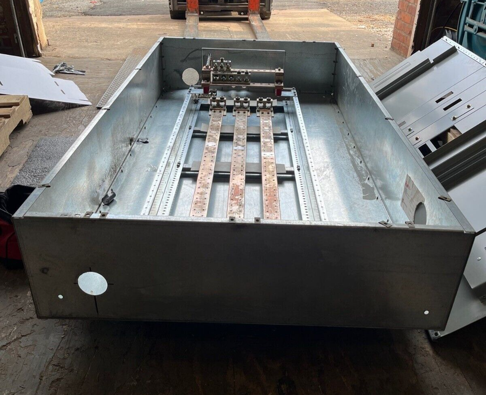 Eaton PRL4B Panelboard 600A 480Y/277V 3PH 4W MLO PRL4 Indoor BX3673 600 ...