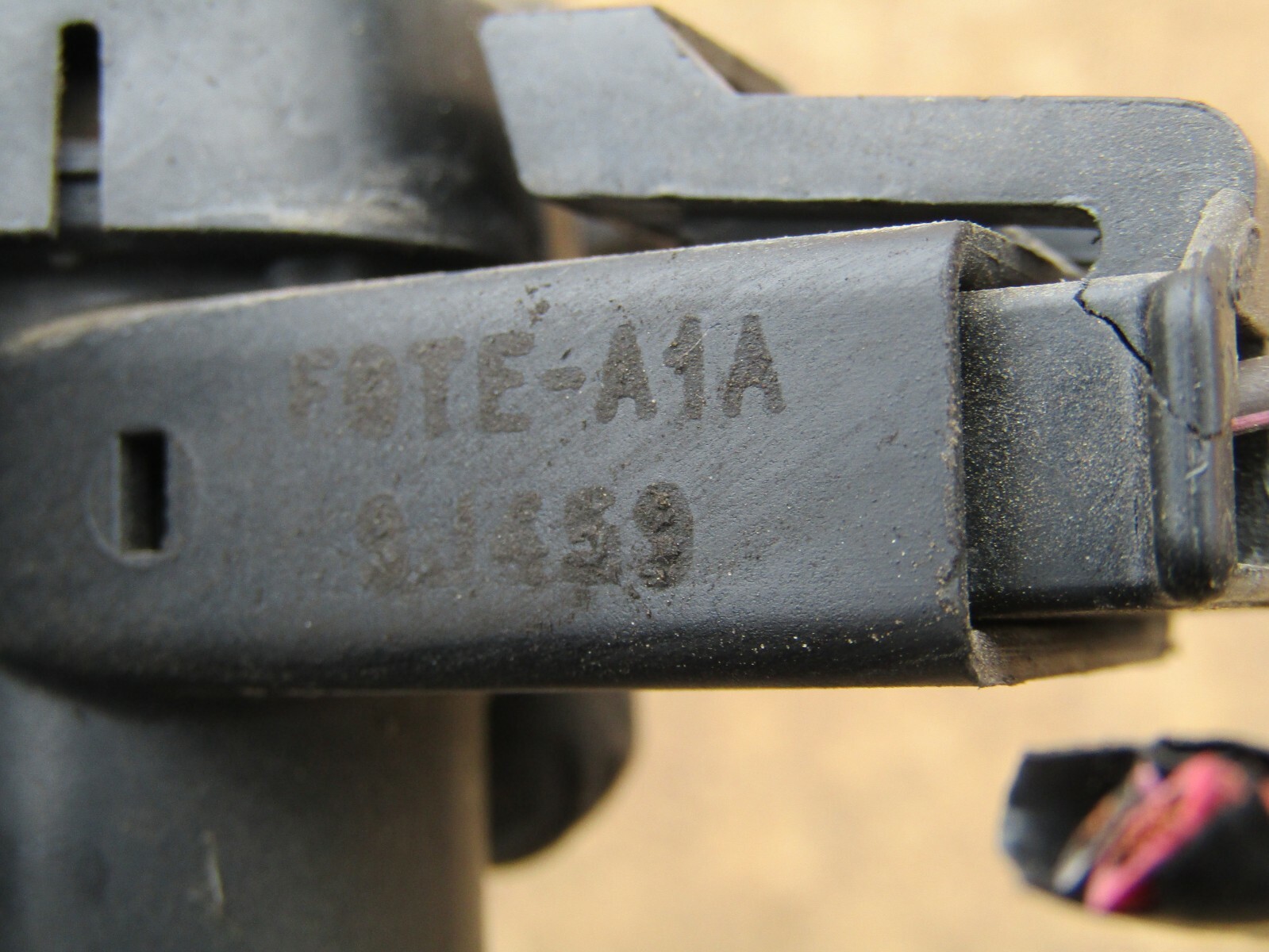 1990-1994 Lincoln Town Car OEM emission sensors & bracket 90 91 92 93 ...