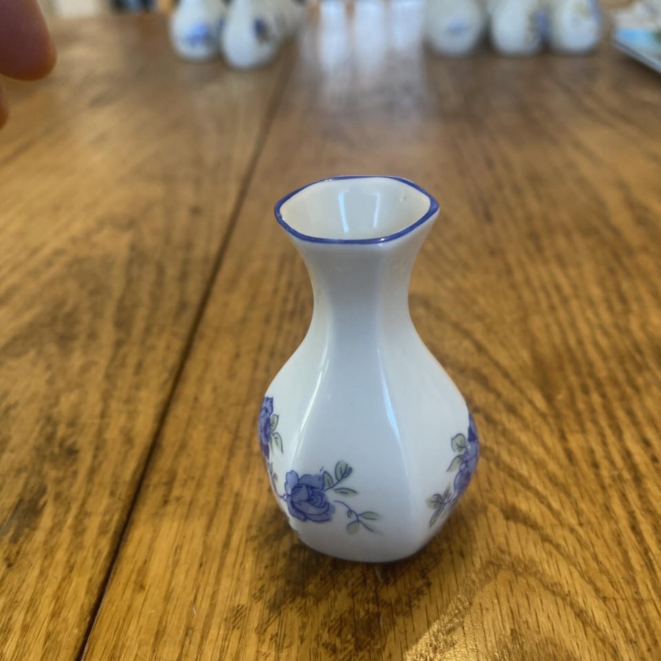 Leart Brazilian Porcelain Small Bud Vase Colonial Blue White W Rose Vtg ...