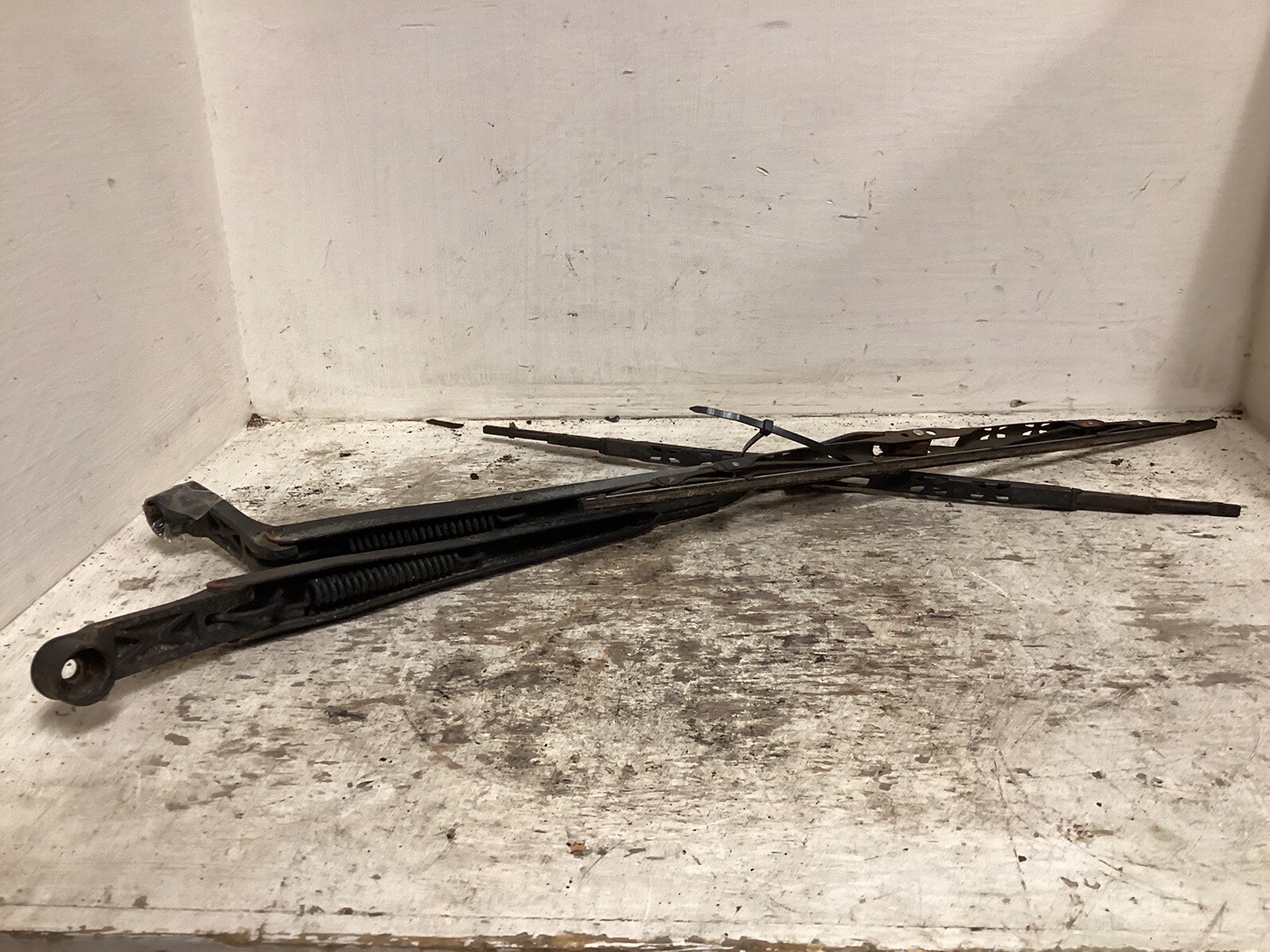 1993-1998 Toyota T100 Windshield Wiper Arm Bracket Blade Holder Left ...