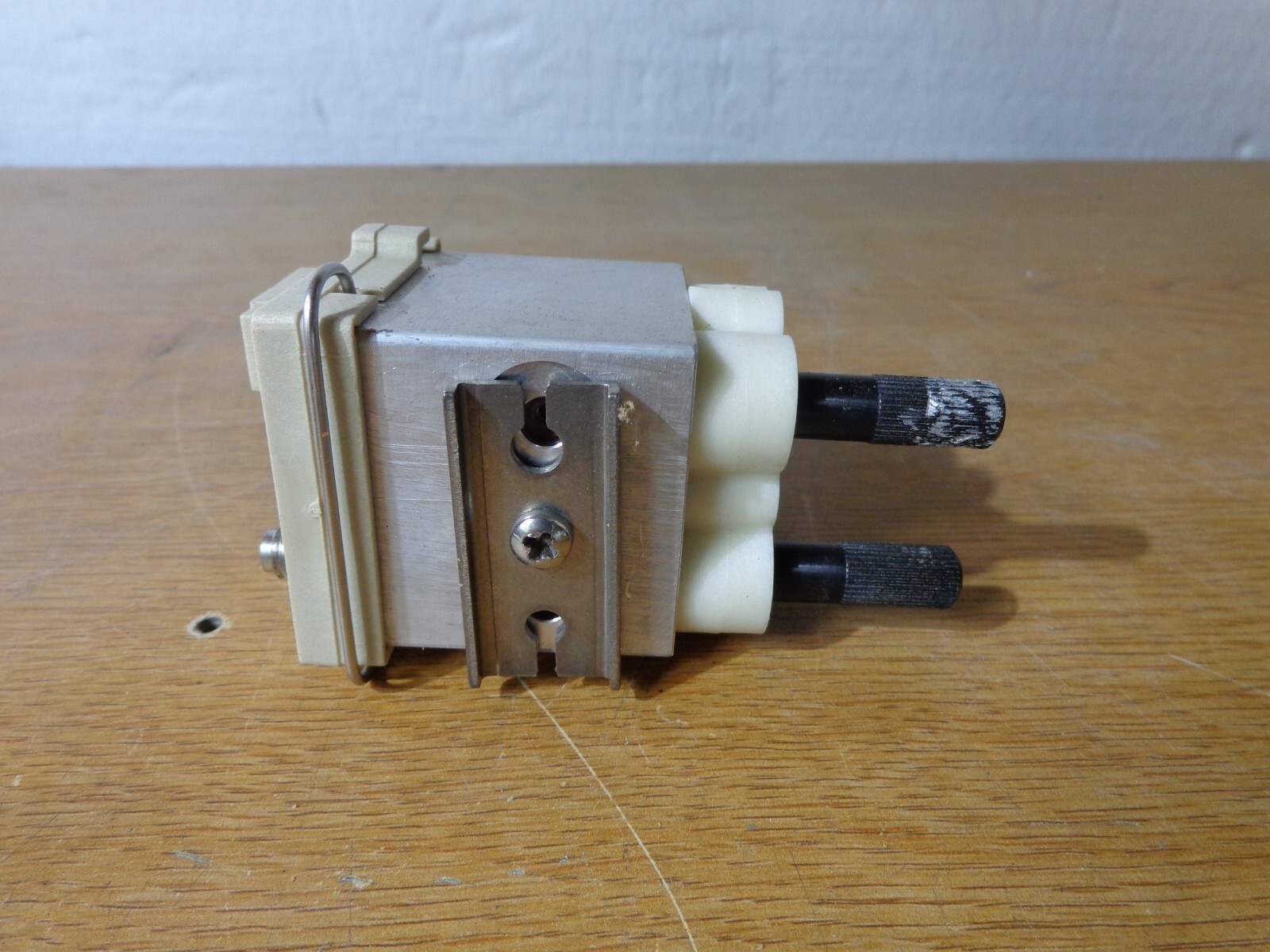 HP 5890 Chromatograph Valve Control Assembly 2 Tabs Flow Block Manifold ...