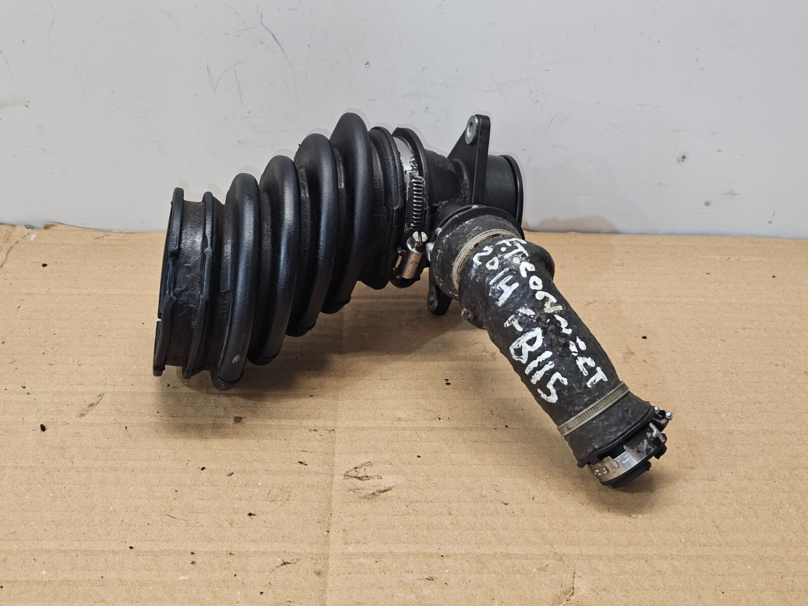 FORD TRANSIT CONNECT SWB VAN 2015 1.6TDCI UBGA ENGINE AIR INTAKE PIPE ...