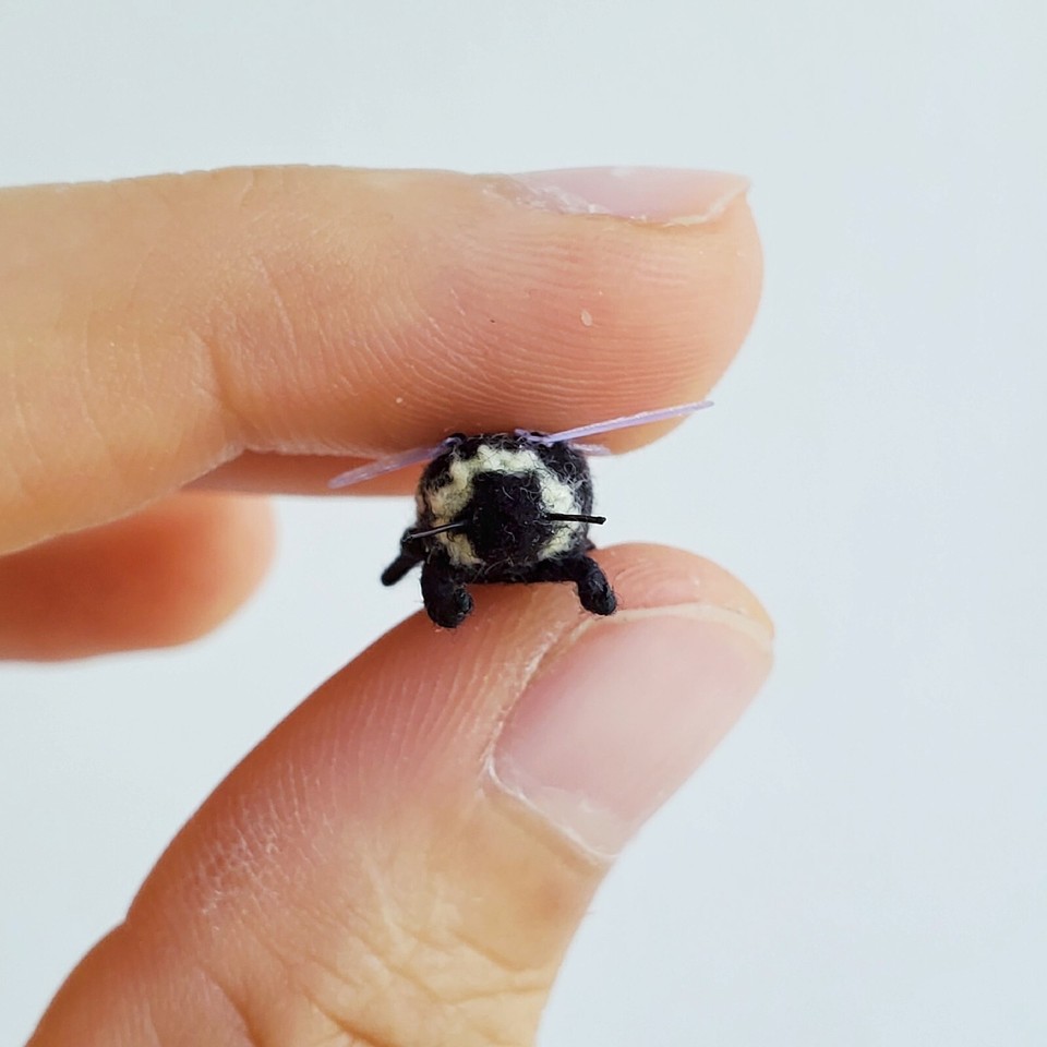 Flower micro bee. Dollhouse miniature Bumblebee. Doll pet. Microtoysby ...