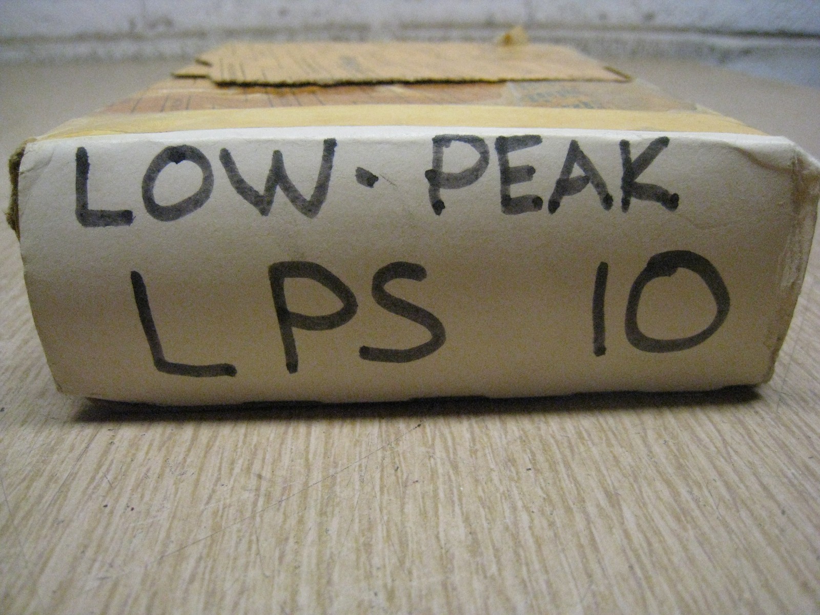 BOX OF 10 NEW 10 amp fuse LPS10 LOW PEAK FUSES FREE SHIPPING | eBay