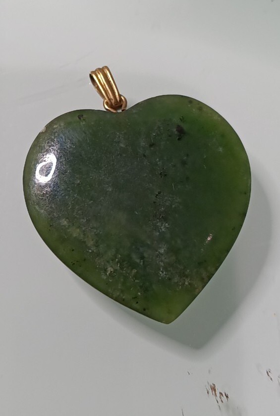 Carved Jade Green color Stone Puffed Heart shaped Pen… - Gem