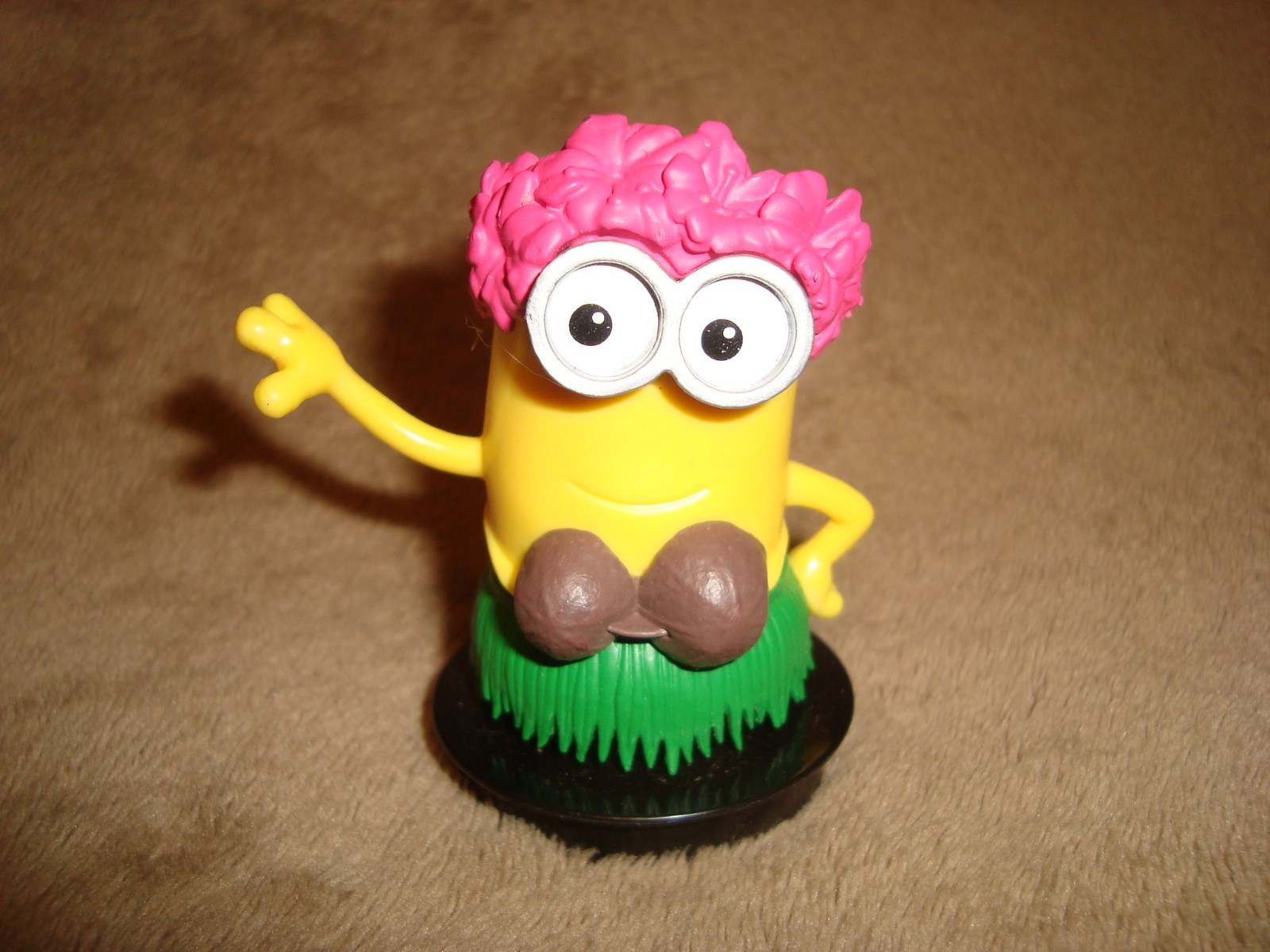 Despicable Me 3 Minions in grass skirt & Coconut Bra Snapco Cup topper ...