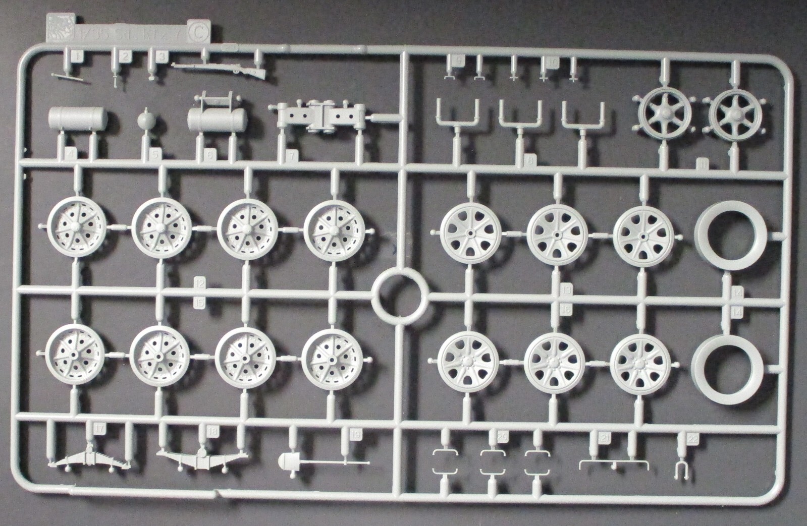 Dragon 1/35th Scale Sd Kfz 7 Halftrack - Parts Tree C from Kit No. 6918 ...