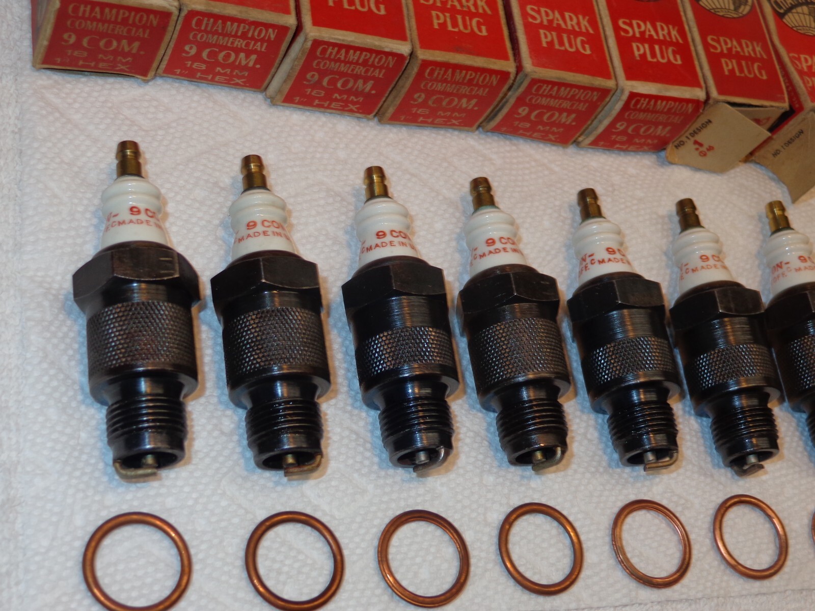( 1 ) ‘NOS’ Champion 9 COM. Spark Plugs.....Circa 1940’s.....Made in ...