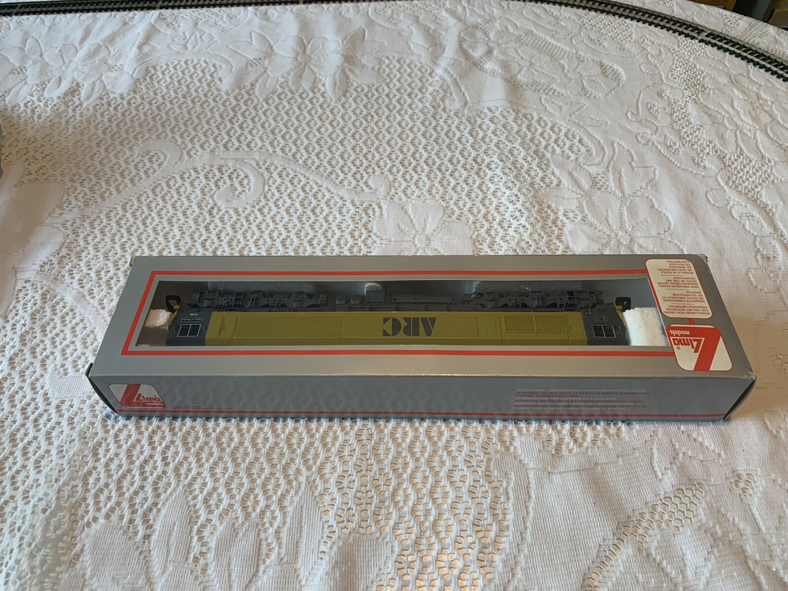 Lima 00 Gauge Arc Class 59 Coco Diesel Locomotive 59102 Village of ...