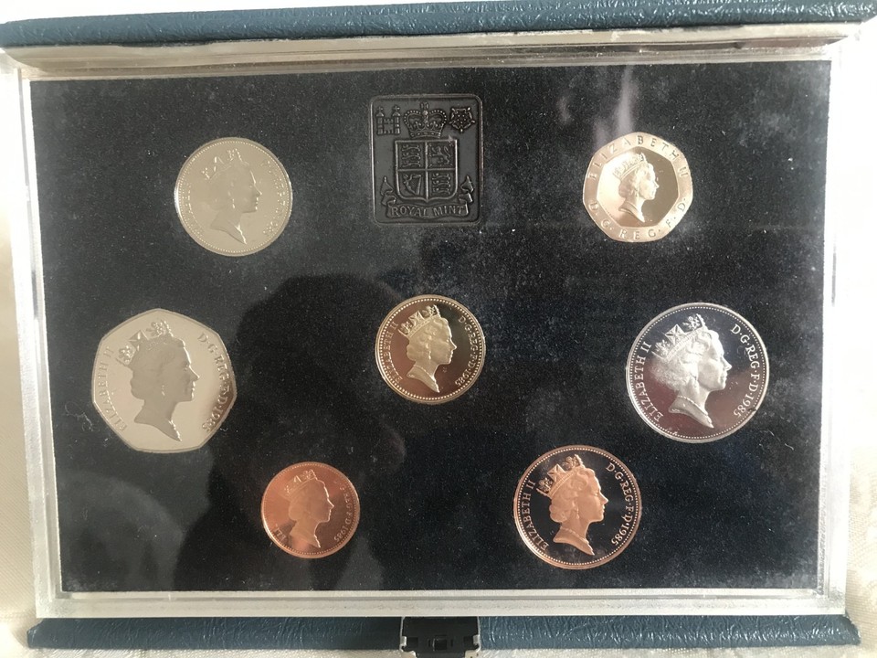 Royal Mint 1985 Proof UK Coin Set with Blue Case & Certificate of ...