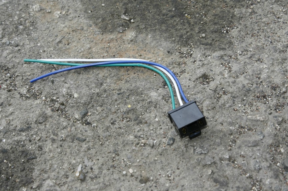 MOTORCYCLE HEADLIGHT Female 3 PRONG Three WIRE CONNECTOR W/ PIGTAIL ...