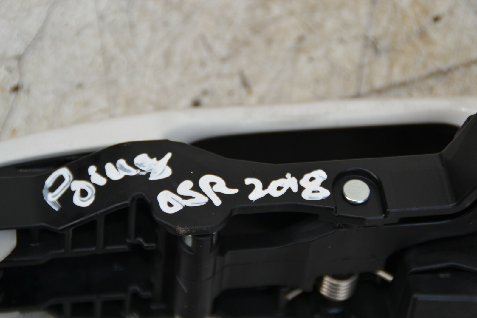 Toyota Prius Door Handle Right Rear Prius 1.8 Plug In Hybrid Door ...