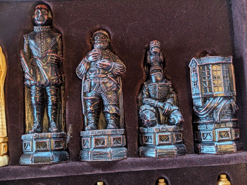 Handcrafted SAC: Shakespeare & the Globe Chess Set Burgandy and Ivory ...