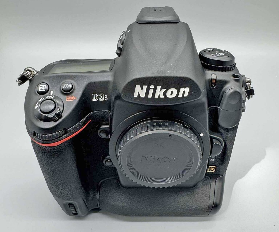 Nikon D3S 12.1 MP Digital SLR Camera Shutter count : 7,119,duty-free in ...
