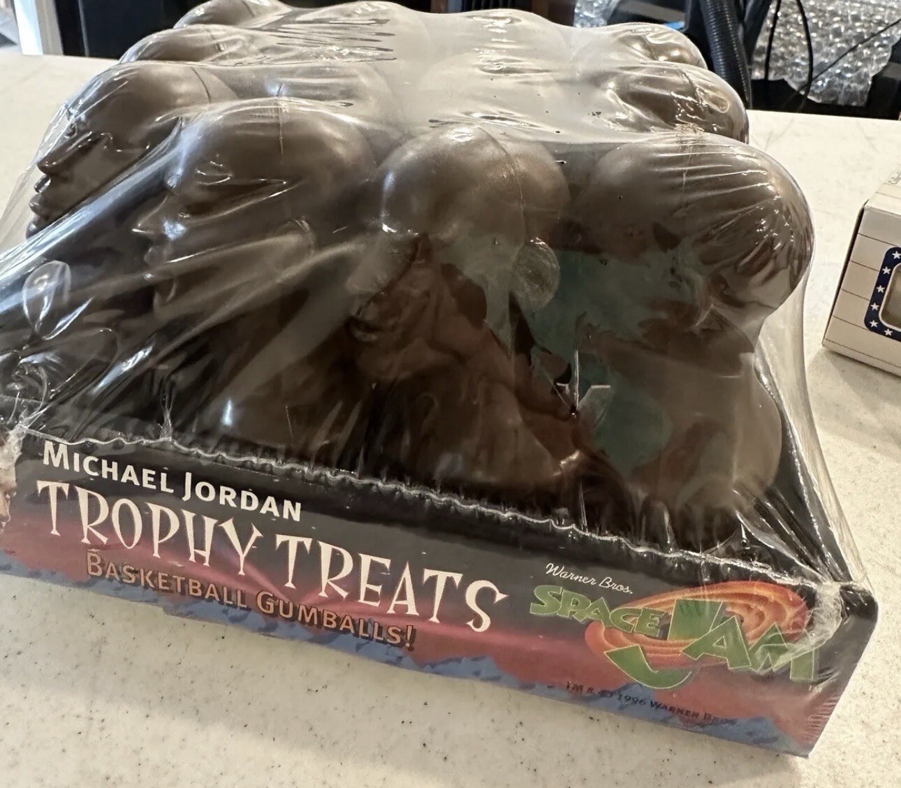 Michael Jordan NBA Space Jam Trophy Treats Basketball Gumballs étui ...