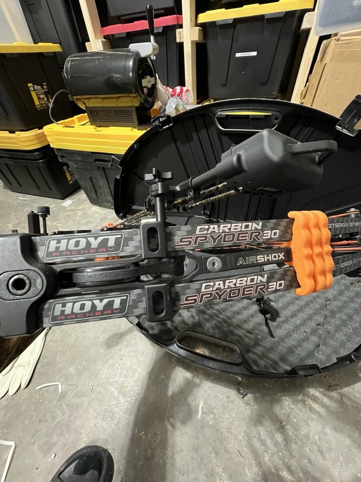 Hoyt Carbon Spyder 30 Bow 55 to 65 lb draw 28.5 in draw length. | eBay
