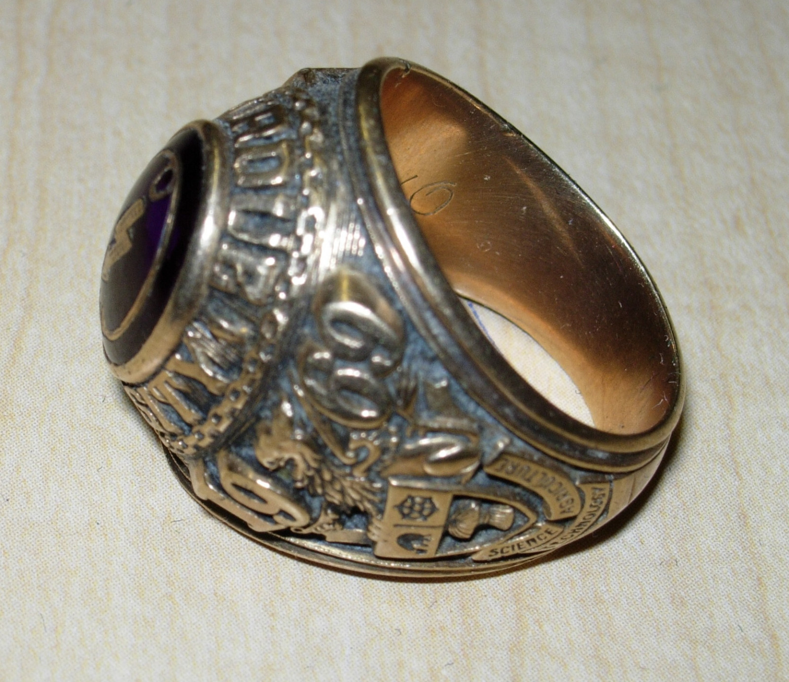 10K Yellow Gold Ring Purdue University 1969 - Gem