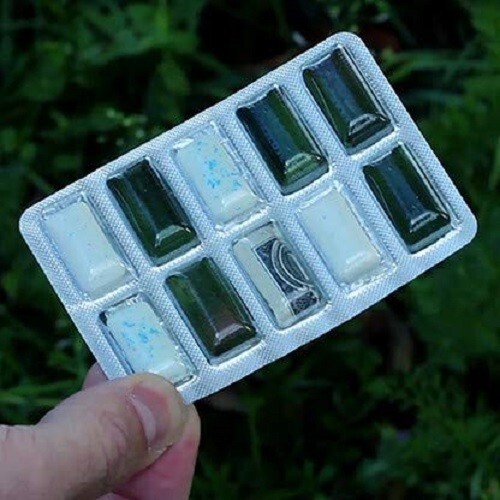 Breath Gimmick Chew & Spit Back Real Gum or Card Magic Trick by Peter ...