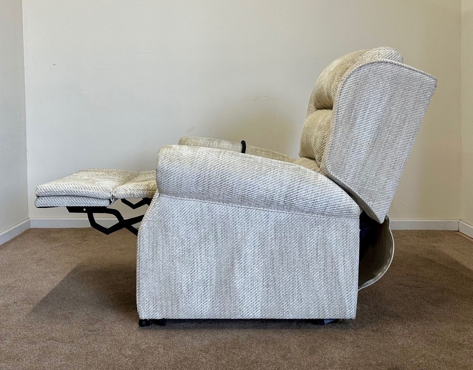 SITTING PRETTY MOBILITY ELECTRIC RISER RECLINER CREAM CHAIR ~ CAN ...