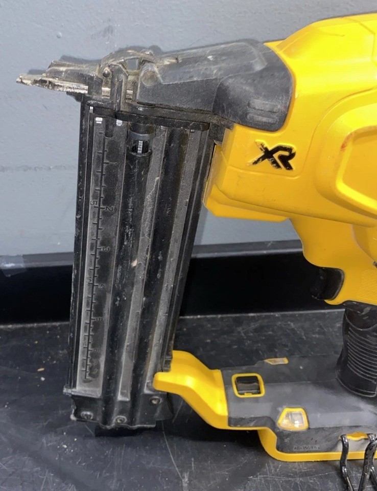 DEWALT DCN680 20V XR Li-ion Cordless 18-Gauge Brad Nailer W/ 5AH Batt ...