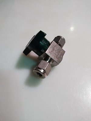 Swagelok 1/4 inch Plug Valve SS-4P4T Half Turn Stainless Steel ...