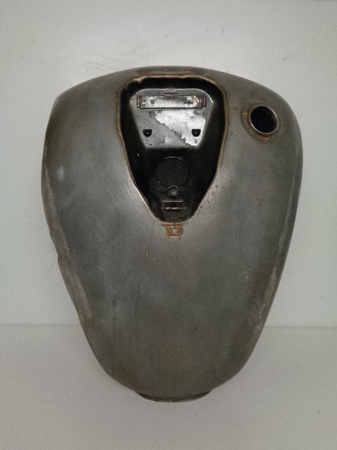 YAMAHA XVS1900 DRAGSTAR DAMAGED FUEL TANK 022SP23 | eBay