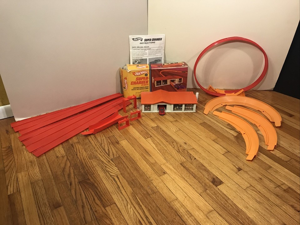 **Vintage 1969 HOT WHEELS SUPER CHARGER RACE SET w/BOX LOOP CORNERS USA ...