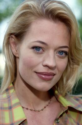 Jeri Ryan With Plaid Shirt 8x10 Picture Celebrity Print | eBay