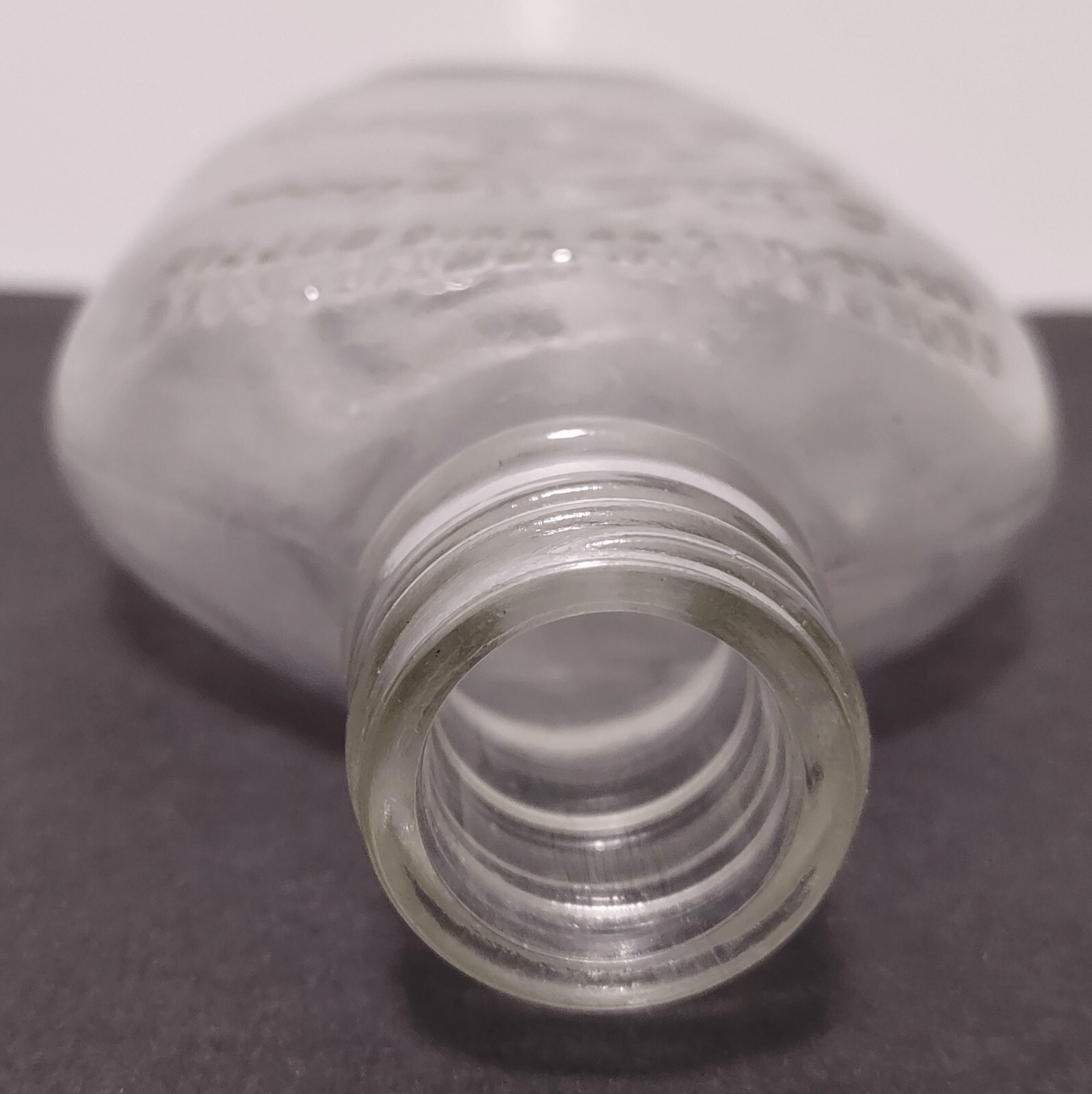 Vintage Old Quaker Embossed Clear Glass Whiskey Bottle Flask 1 Pint ...