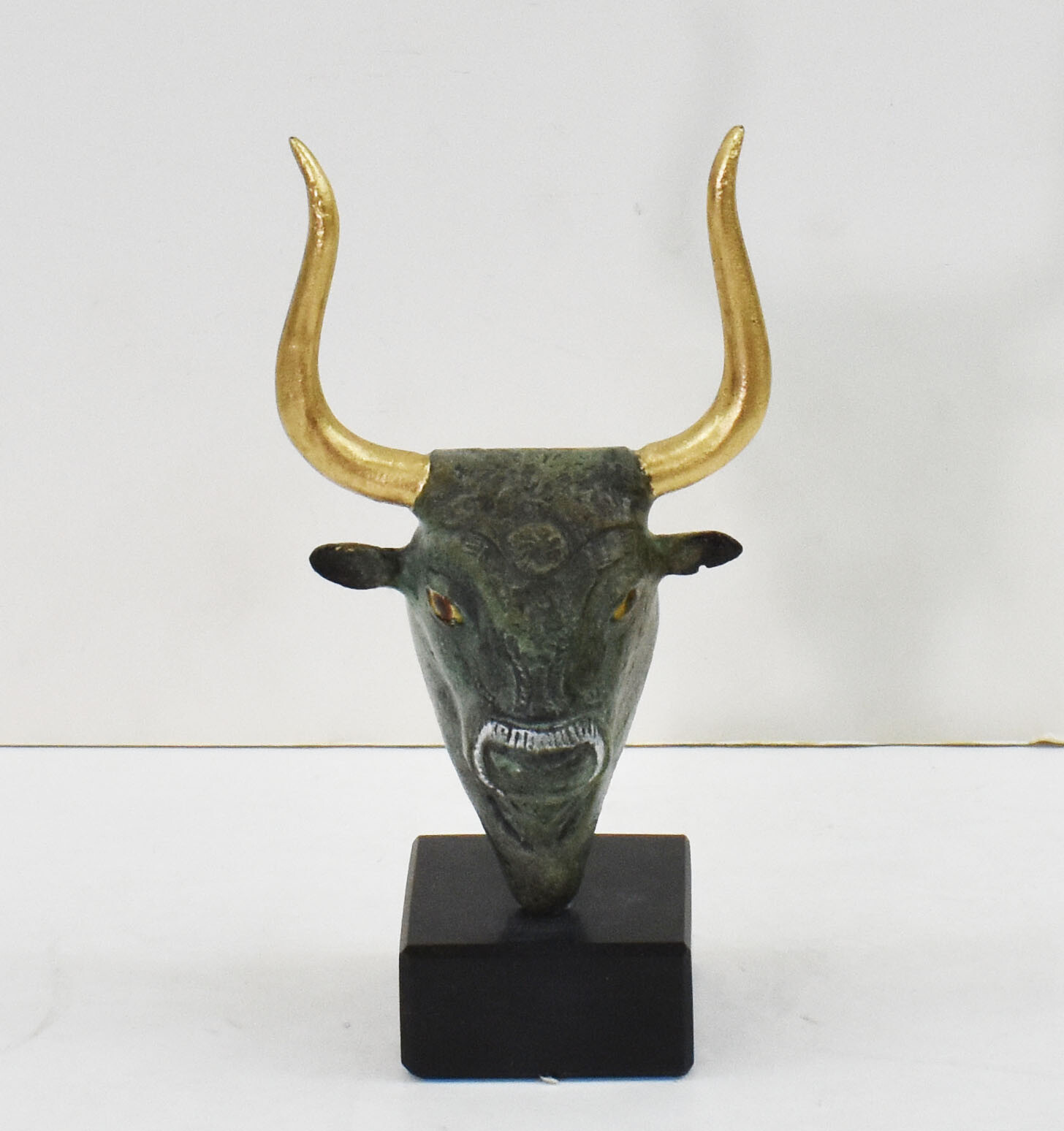Minoan Art Bull