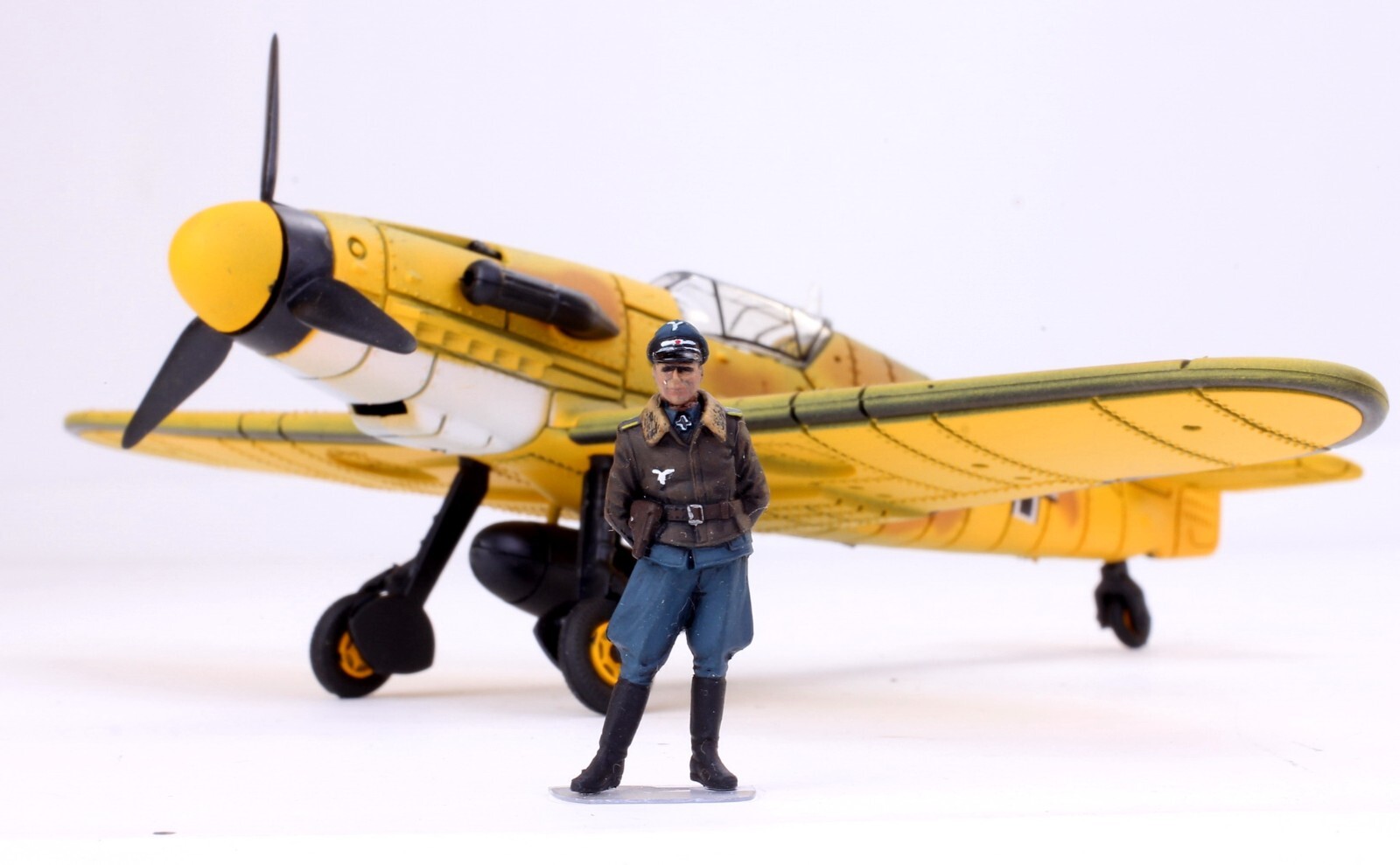 PreSale 1:48 Pro-Painted German Luftwaffe Fighter Pilot WW2 #2 | eBay