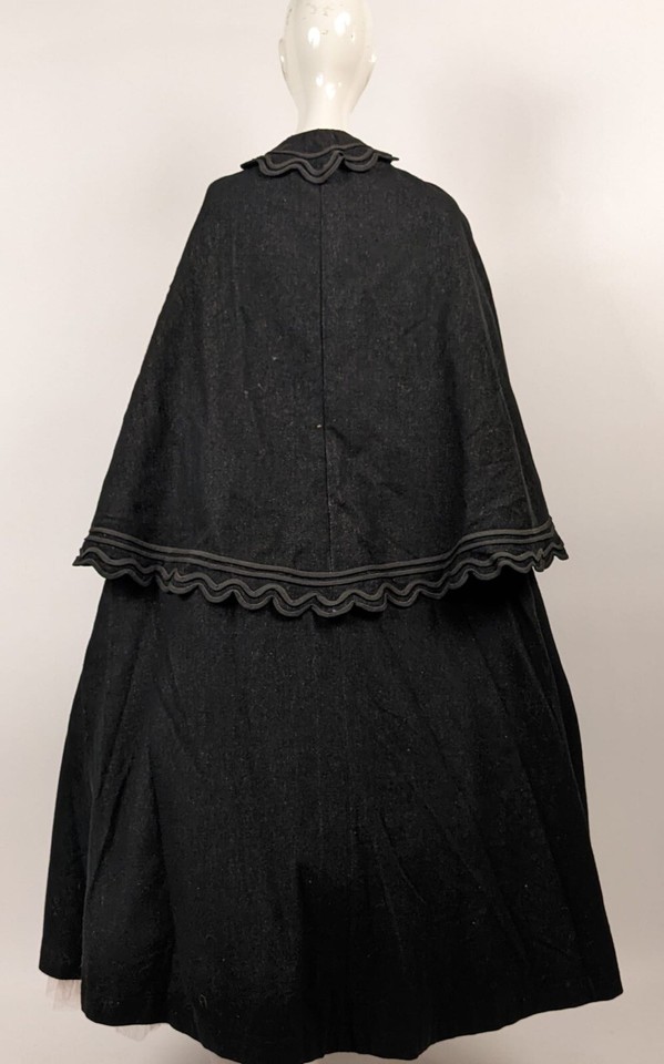 MID 19TH C BLACK & GRAY FLECKED WOOL 2 PC CLOAK W GUTTA PERCHA BUTTONS ...