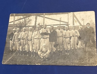 1919 BASEBALL~FULLY UNIFORMED TEAM W/MITTS IN STADIUM RPPC POSTCARD ...