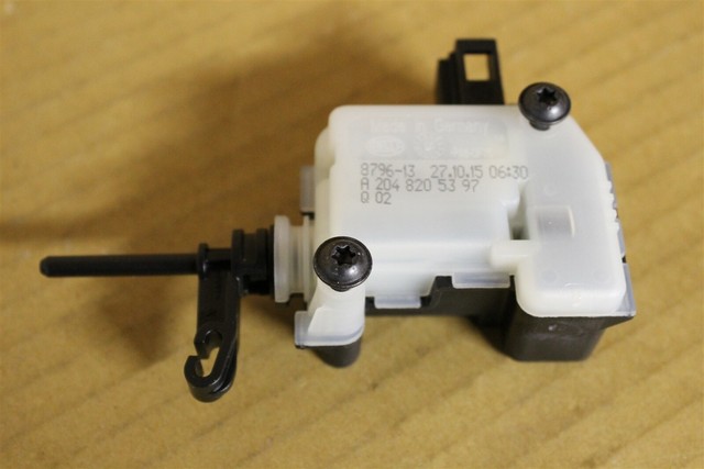 MERCEDES GLK X204 2010 LHD Fuel Filler Cap Cover Locking Motor ...