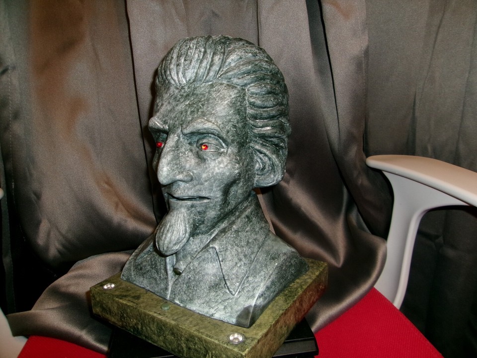 Gemmy Animated Animatronic Talking 12” Head Bust Statue Motion Sensor ...