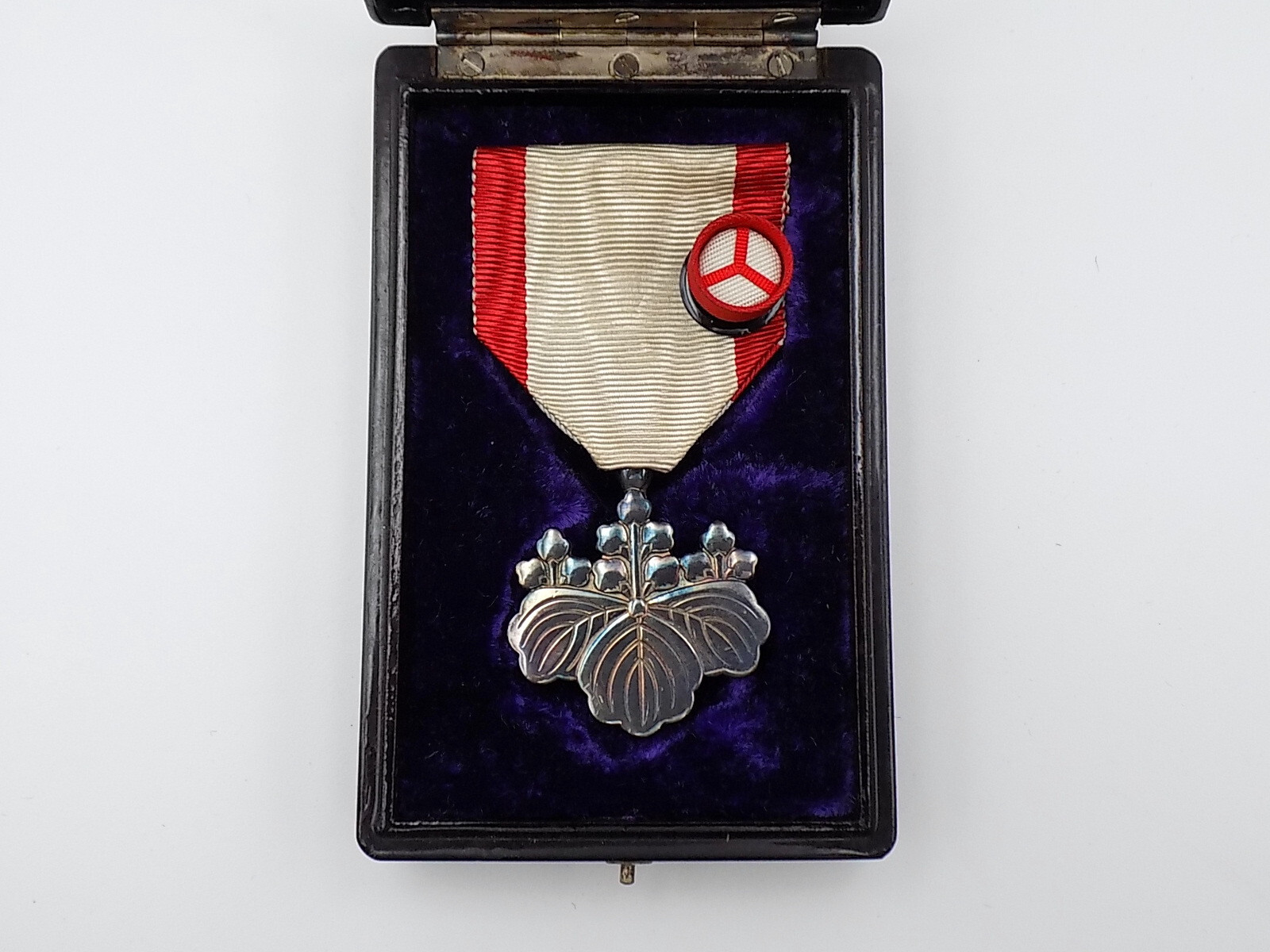 Original Imperial Japanese Order of the Rising Sun 8th Class Medal ...