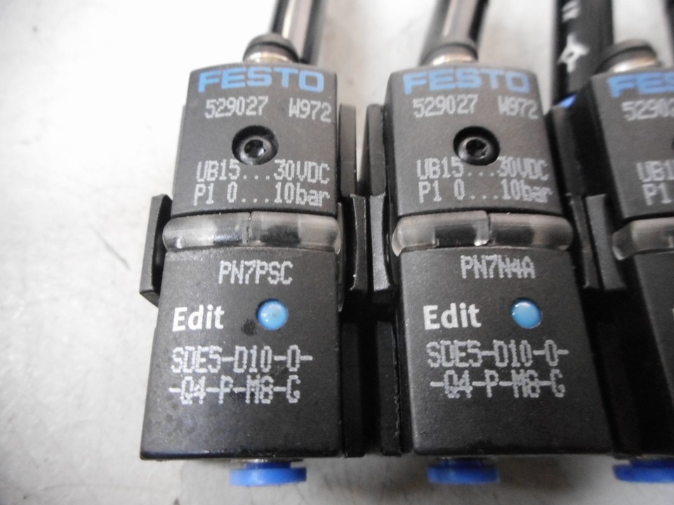 FESTO PRESSURE SENSOR -- Qty of 4 -- 0..10 Bar -- 529027 -- SDE5-D10-0 ...