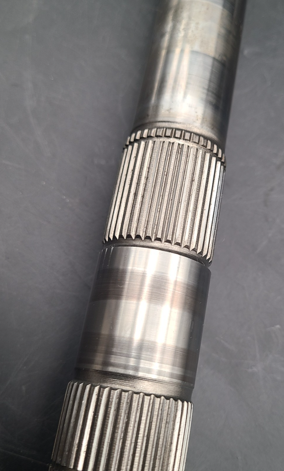 1964-1969 Ford C4 Output Shaft Transmission 28-32 Spline SMALL CHIP SEE ...