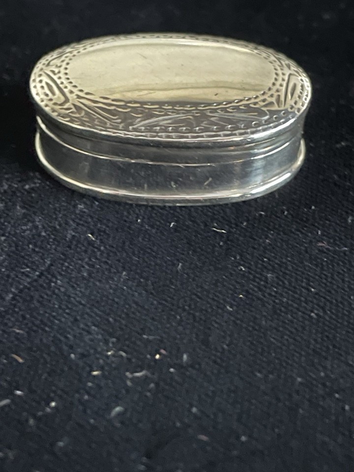 Vintage Engraved Ornate Oval .925 Sterling Silver PILL/TRINKET BOX W ...